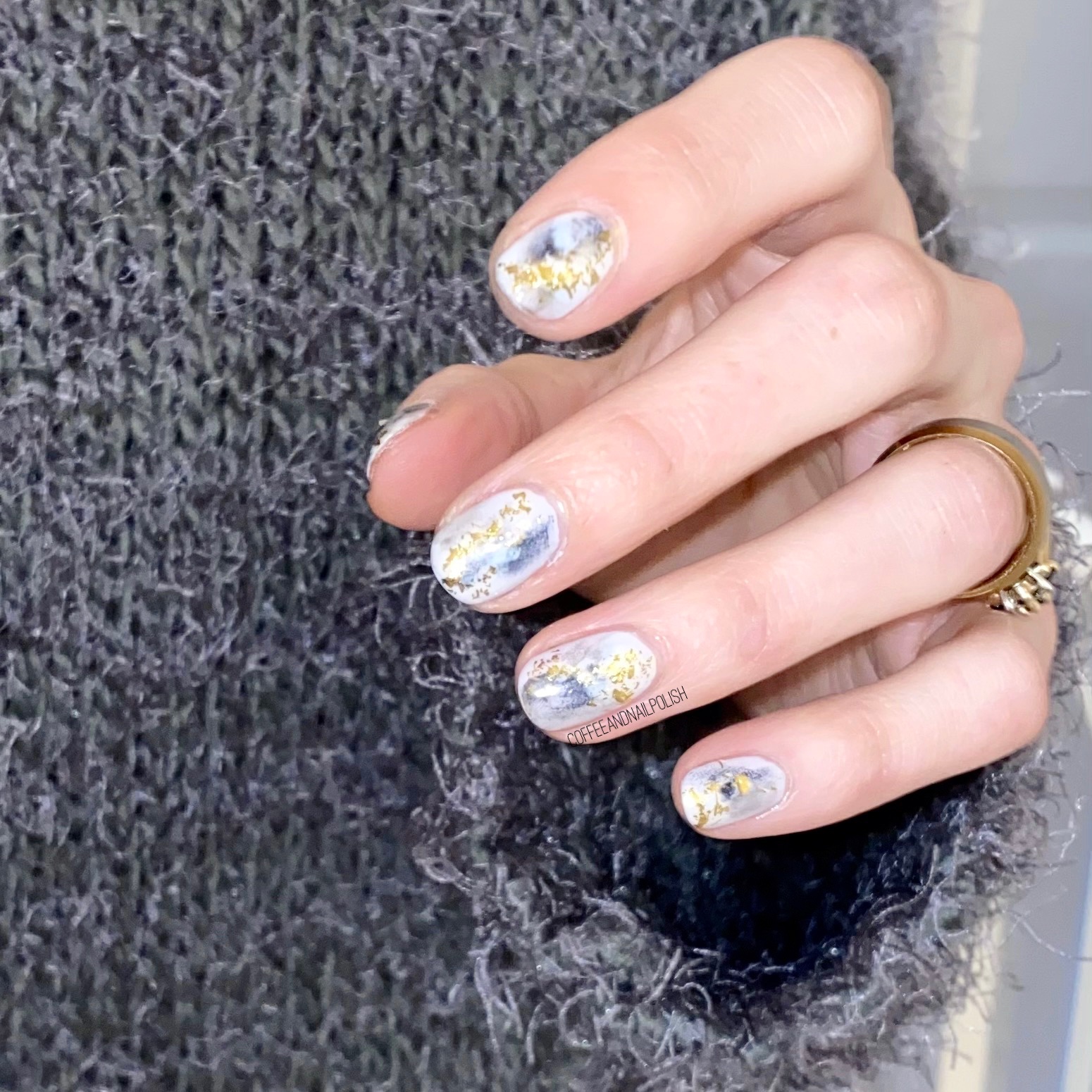 Minimalistic Marble – Coffee & Nail Polish