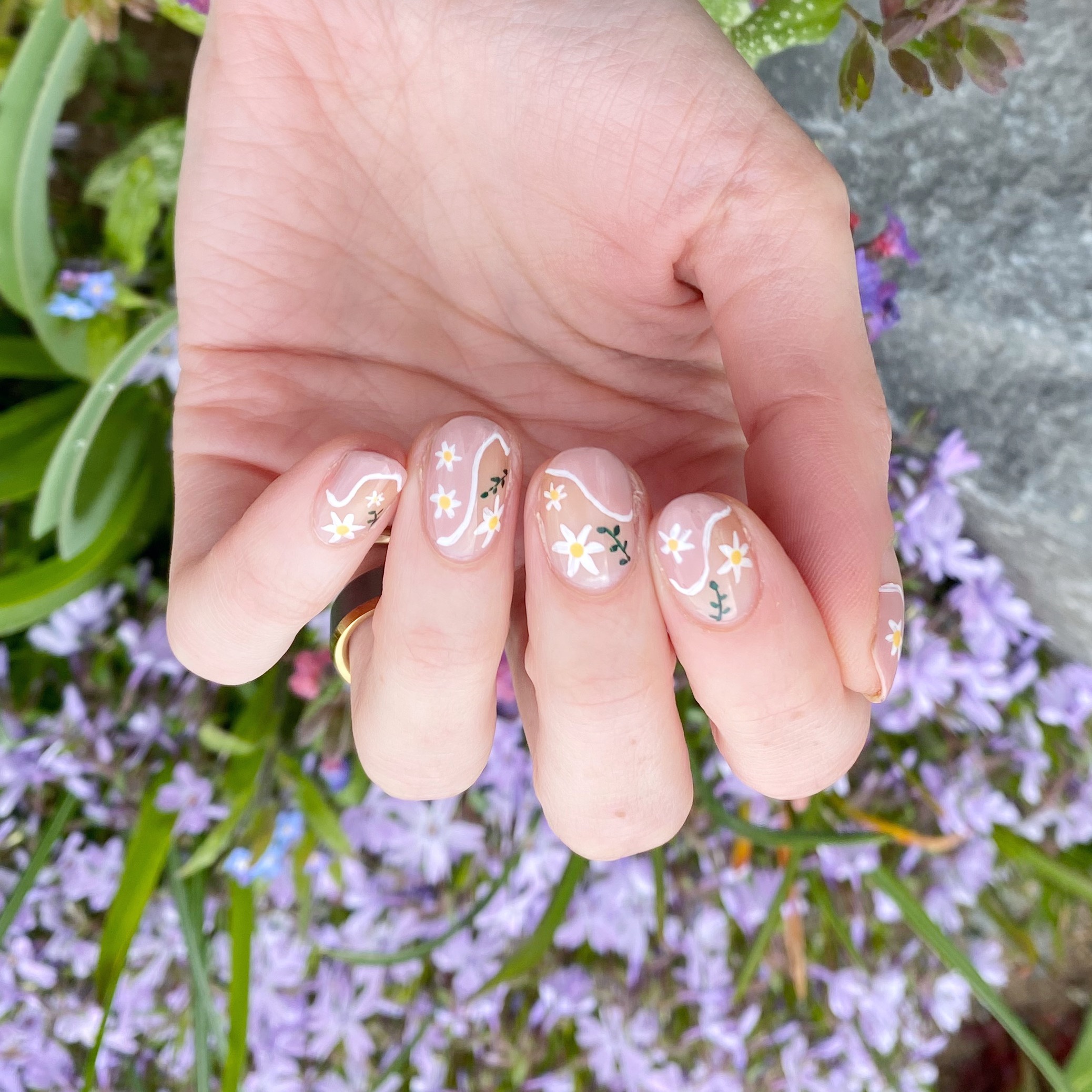 Dainty Negative Space Floral 🌿🌸 – Coffee & Nail Polish