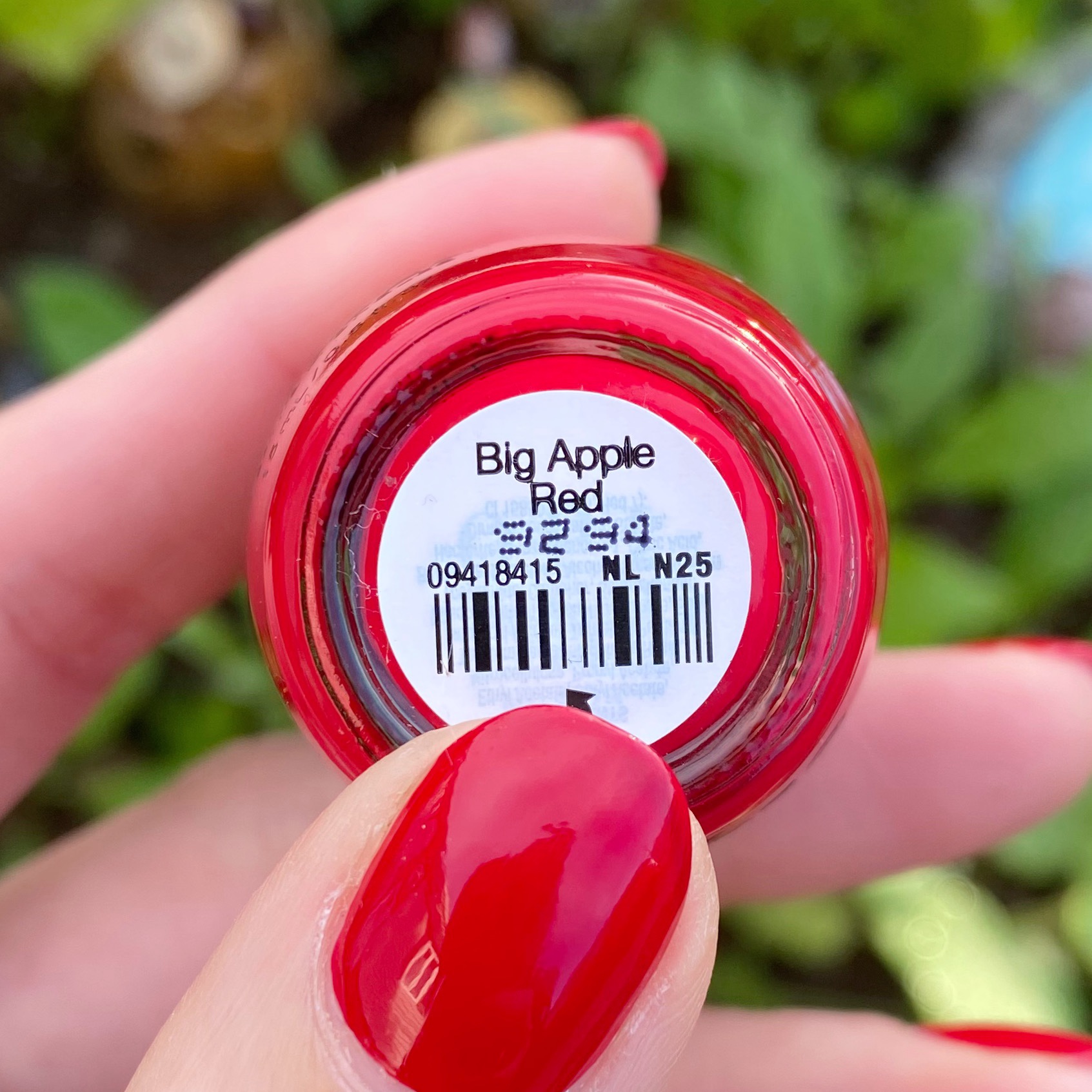 SWATCH SUNDAY— OPI Big Apple Red 🍎 – Coffee & Nail Polish
